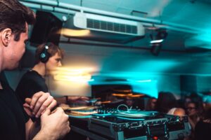10 Techno DJs Who Are Redefining the Genre in 2025